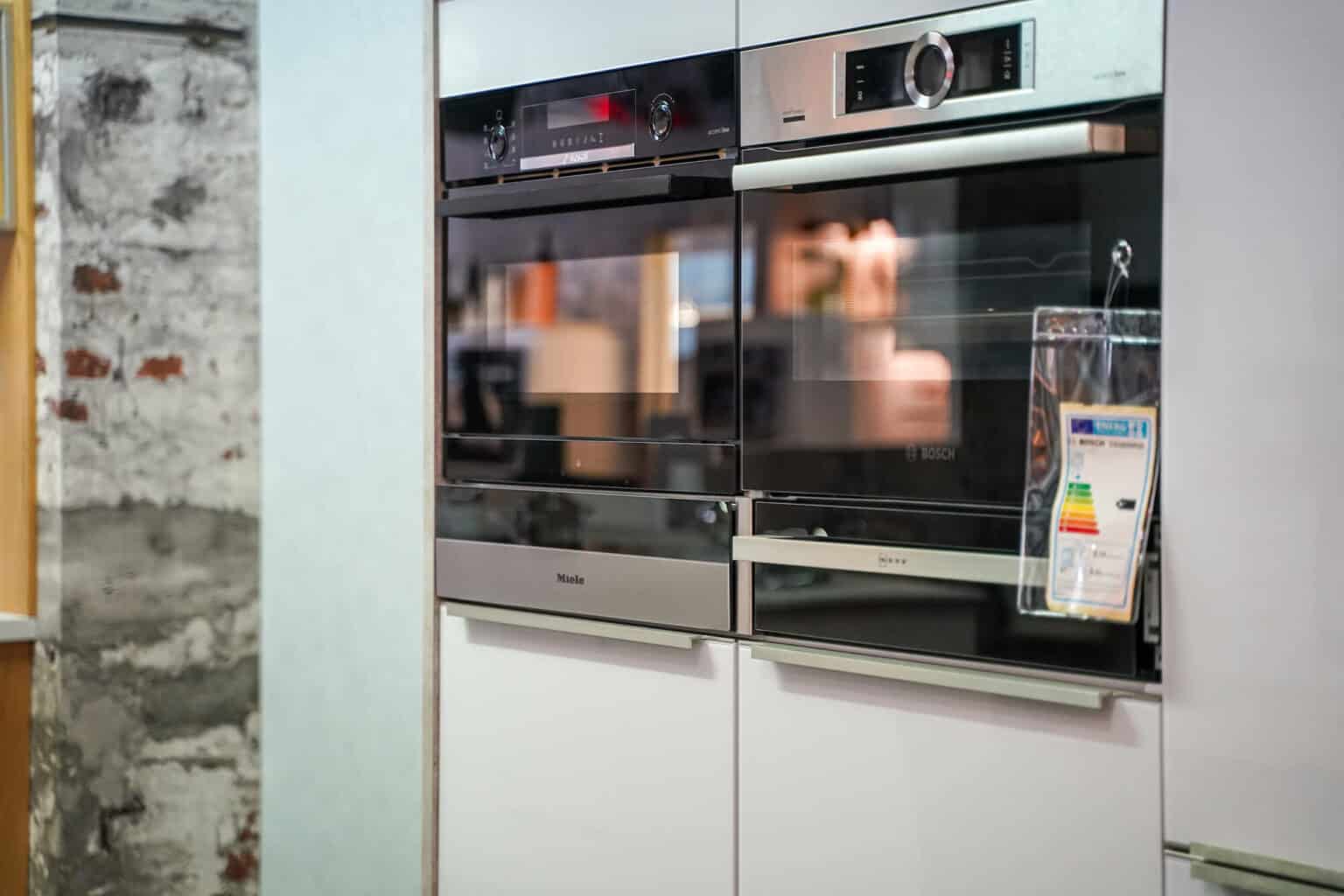 Bauformat Design U-Küche beton grau grifflos - Küchen preiswert kaufen