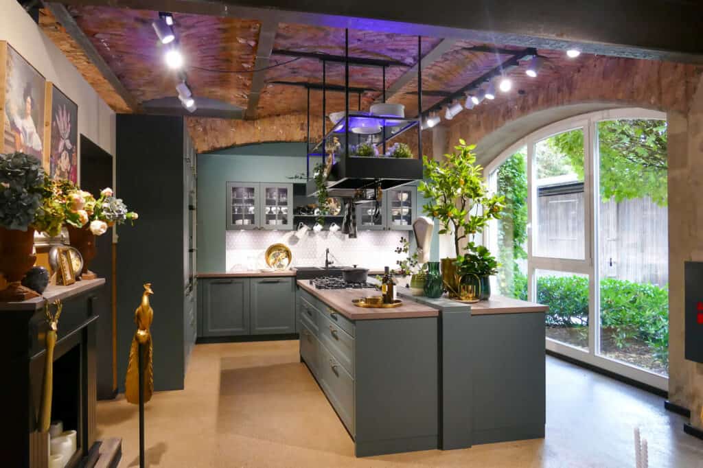 Bauformat klassische Landhausküche Insel - Küchenhalle